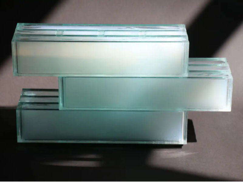 Nouvelle technologie de construction : un bloc de verre qui isole et ...